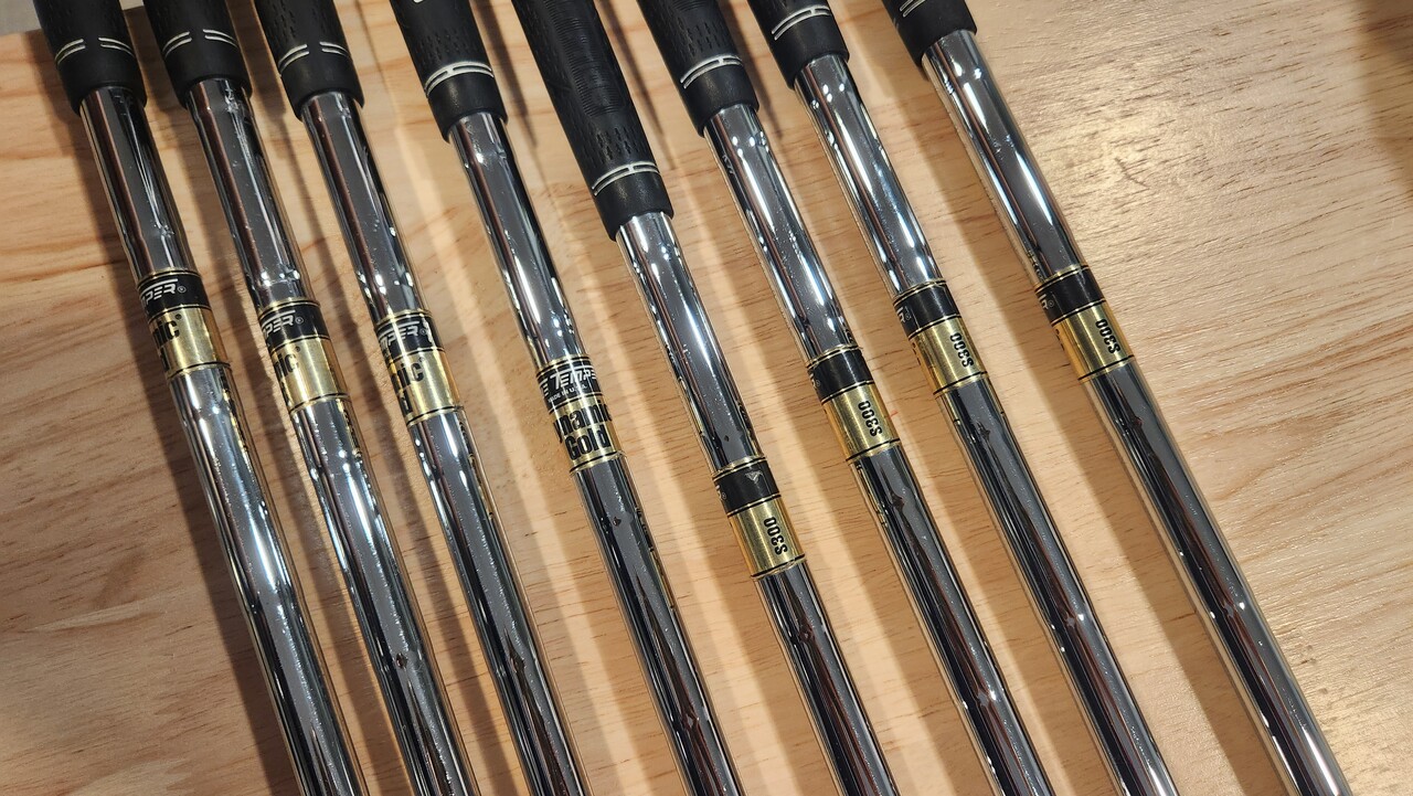 화장실 캐비넷, 배드민턴 라켓, 골프클럽 골프채, 아이언 셋트, bathroom cabinet, badminton racket ...