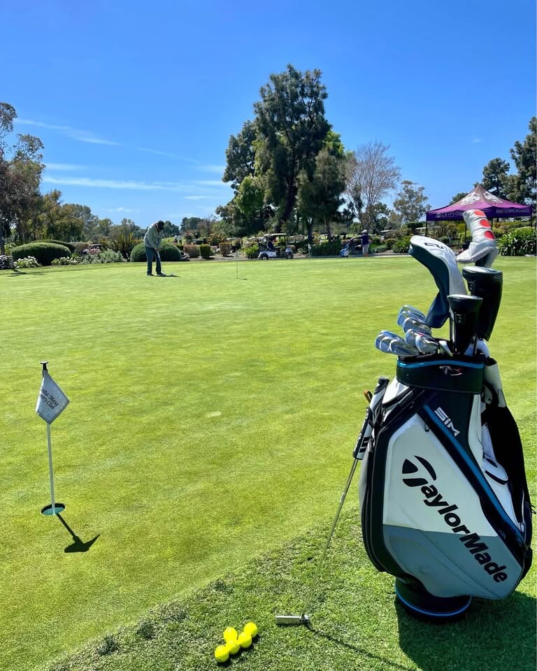 TaylorMade SIM Tour Staff Bag (Includes Original Rain Cover & Fits on ...